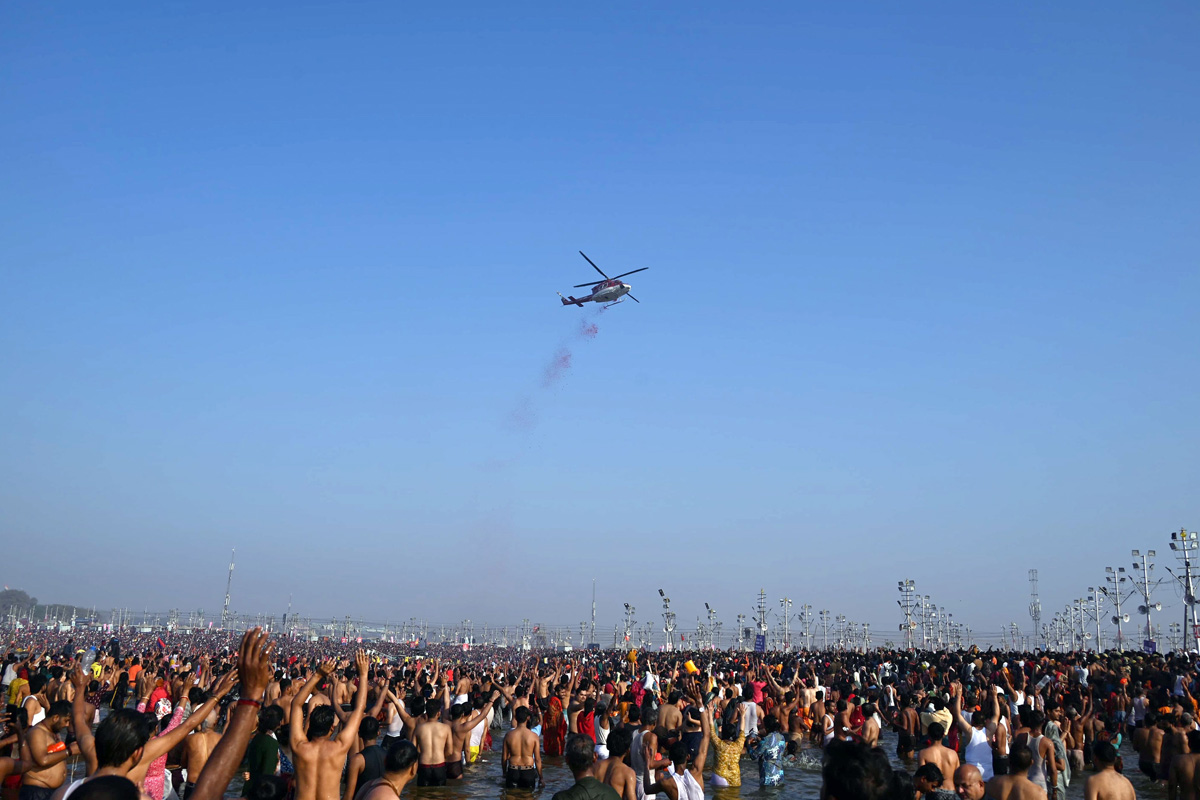 Magh Purnima Snan: Sea of Devotees Take Holy Dip in Prayagraj - Latest ...